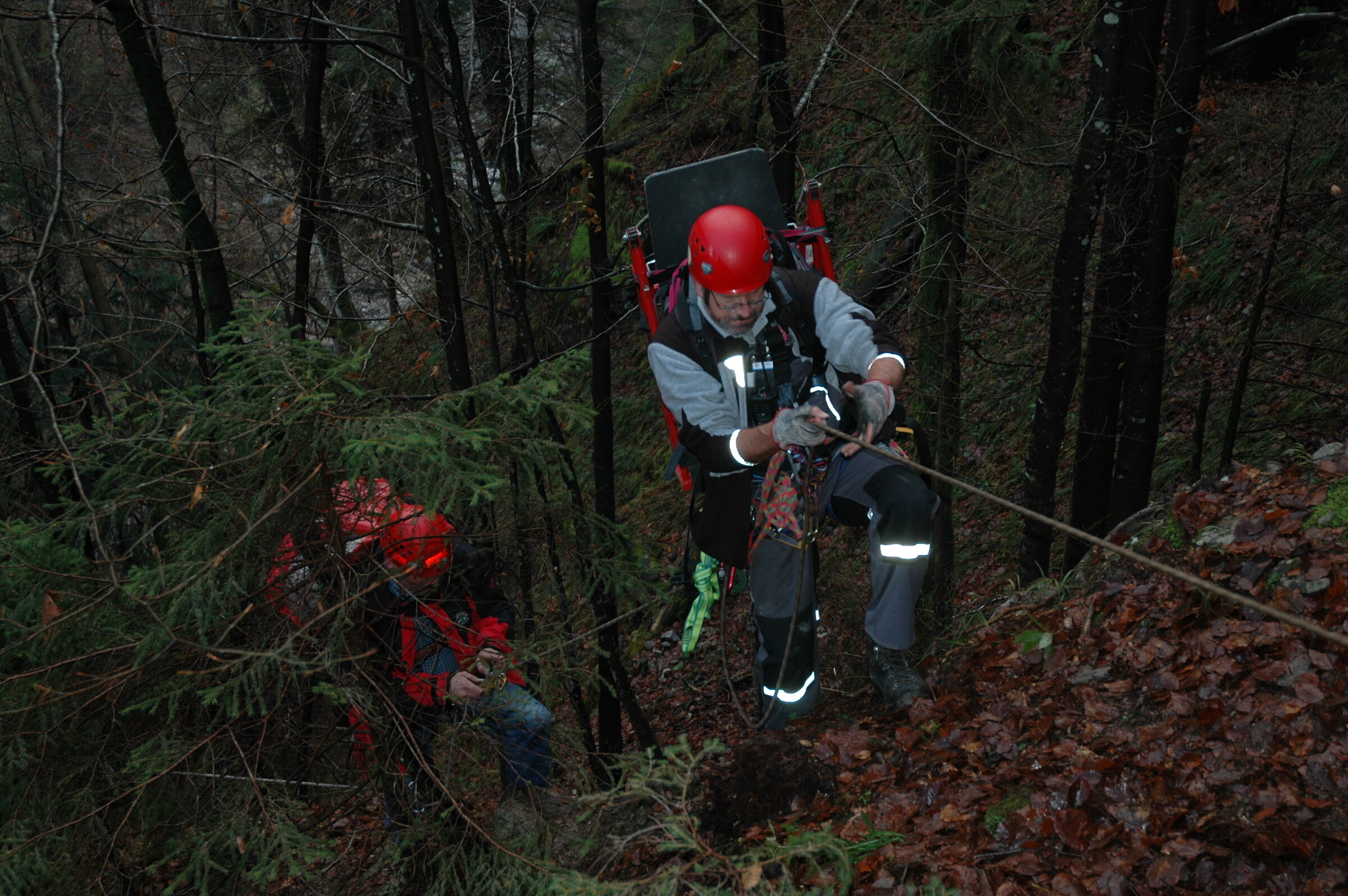 Redundancy for Lowering or Raising People with Fiber Ropes - TERCOM ...