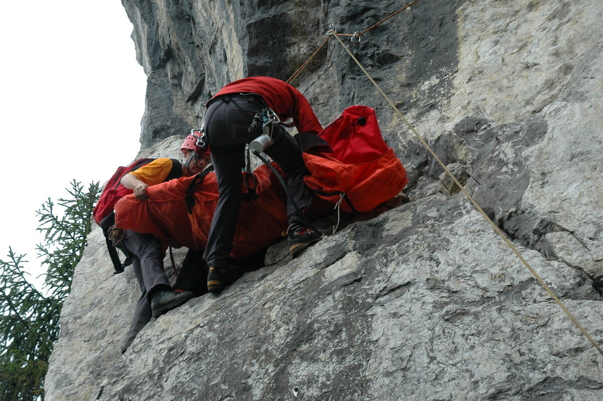 Medical Backpacks in Mountain Rescue · ICAR – International Commission ...